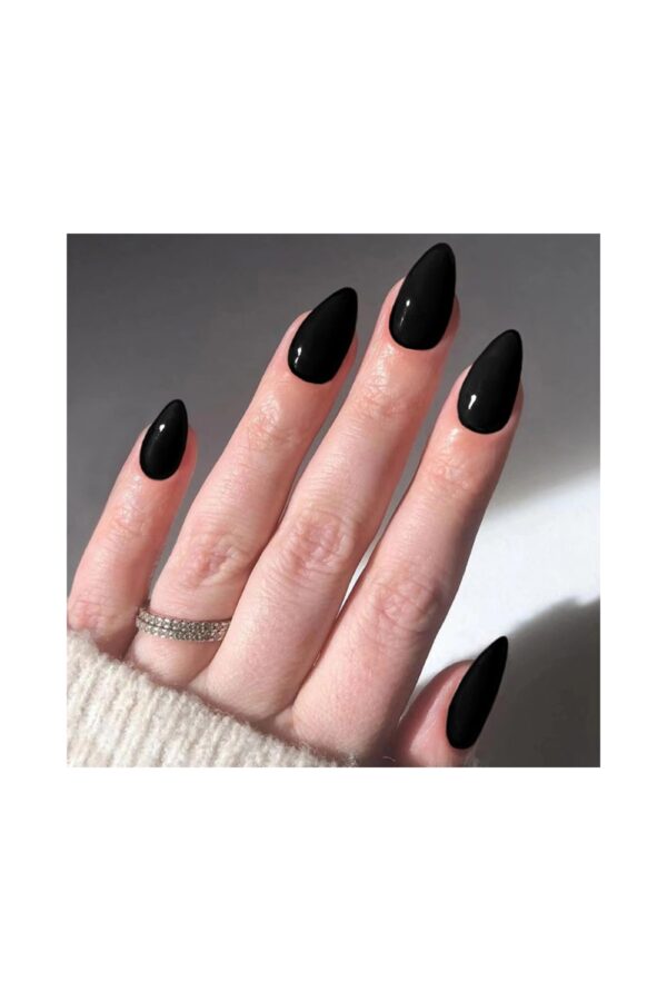 1 Best Short Almond Press On Nails for a Flawless Black Manicure